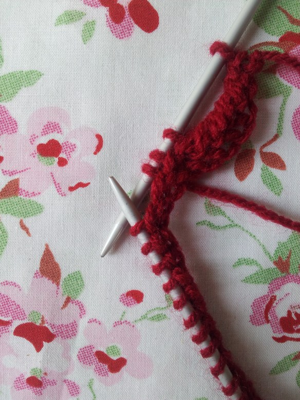 Knitted Flower Tutorial | thestitchsharer