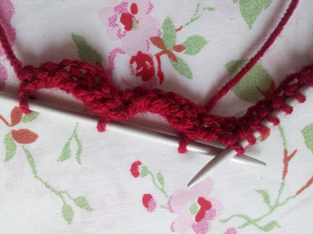 Knitted Flower Tutorial | thestitchsharer