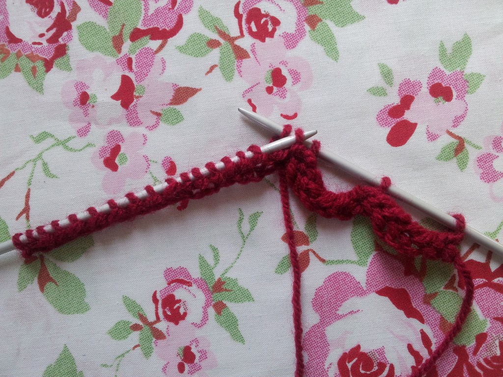 Knitted Flower Tutorial | thestitchsharer