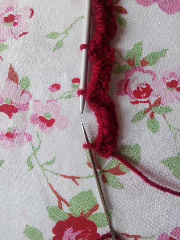 Knitted Flower Tutorial | thestitchsharer