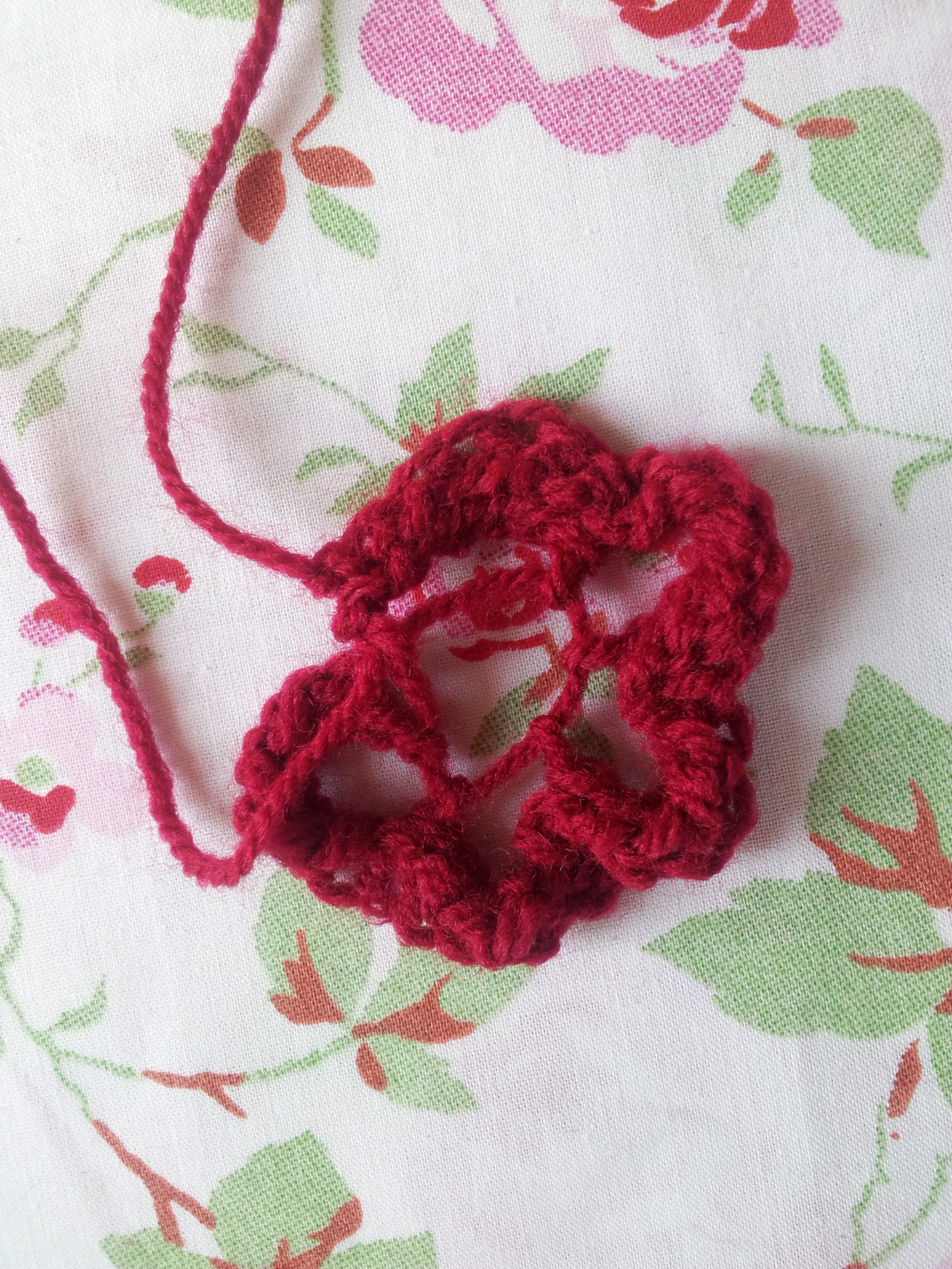 Knitted Flower Tutorial | thestitchsharer