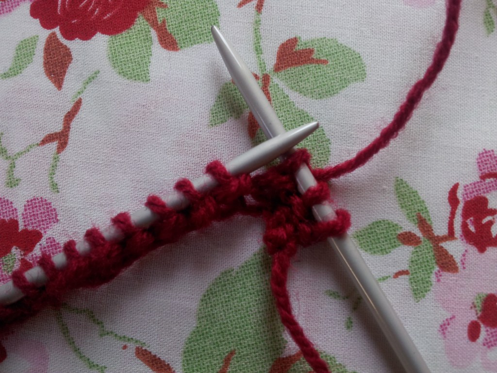 Knitted Flower Tutorial | thestitchsharer