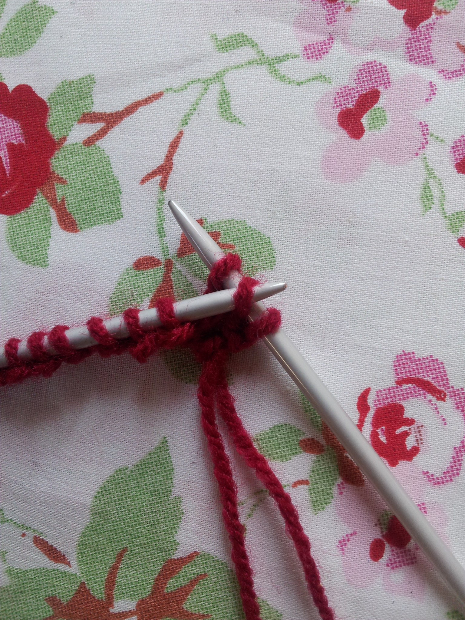 Knitted Flower Tutorial | thestitchsharer