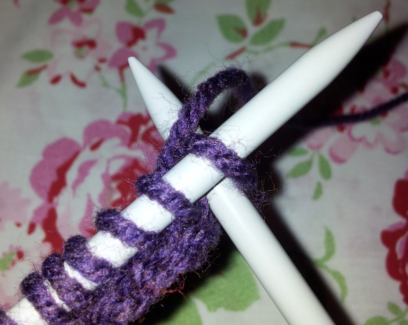 Back to Basics: The Knit Stitch | thestitchsharer