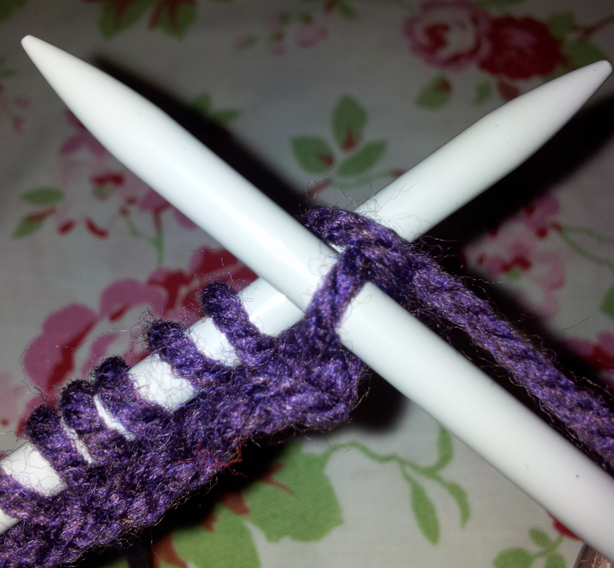Back to Basics: The Knit Stitch | thestitchsharer