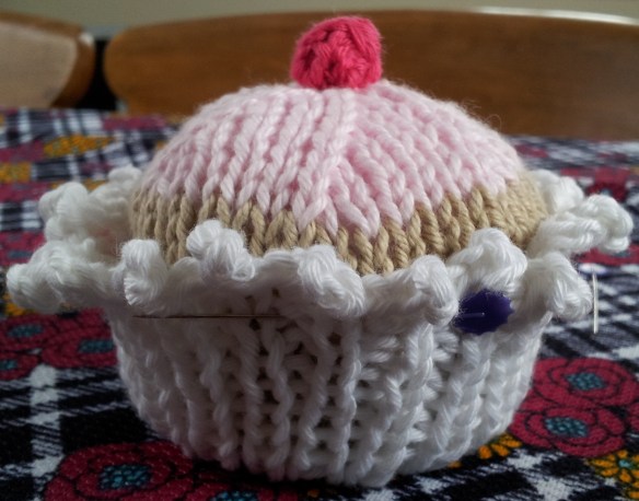 The No Calorie Knitted Cupcake! – Free pattern | thestitchsharer