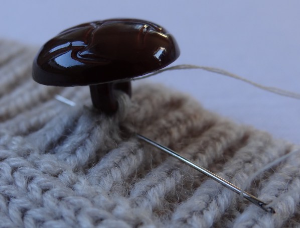 The Stitch Sharer’s Guide to Everyday Mending – Sewing on Buttons ...